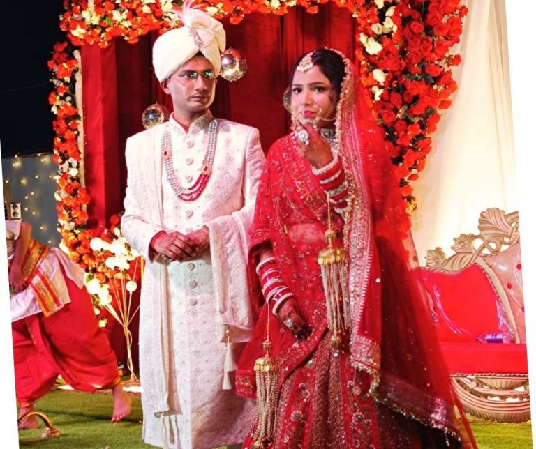 IAS Topper Weds BPSC Topper: Shubham Kumar Marries IRS Officer Priyangi ...