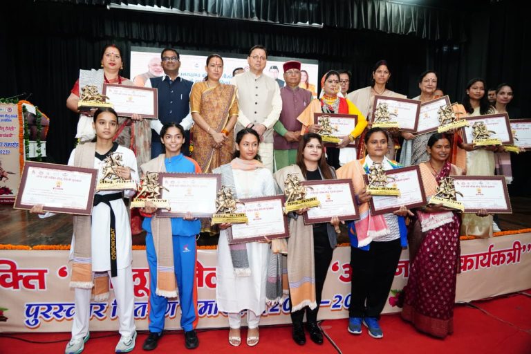 Uttarakhand CM Dhami Honors 13 Women with Teelu Rauteli Award, 33 ...